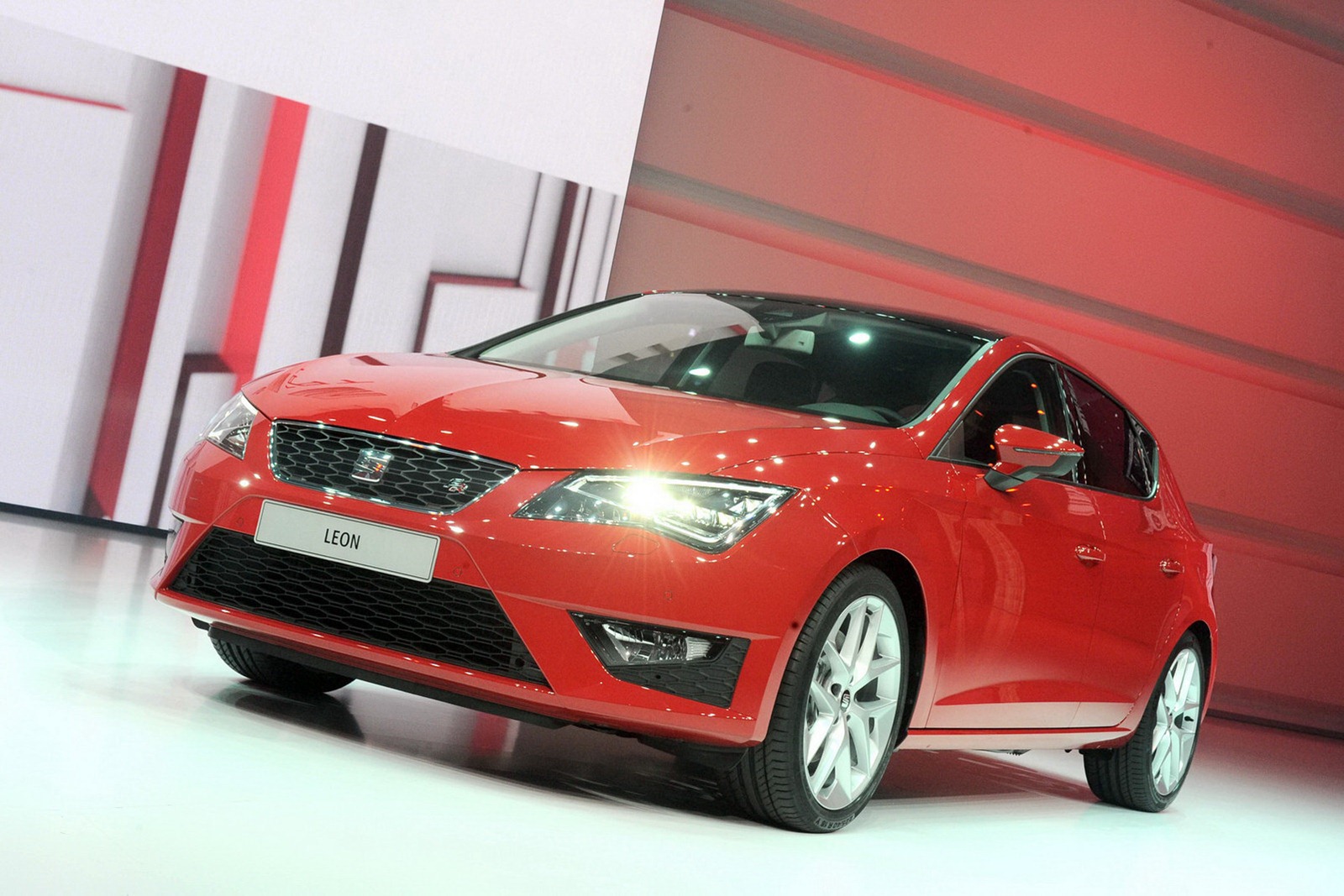 2013 Seat Leon Compact Hatch ~ Autooonline Magazine